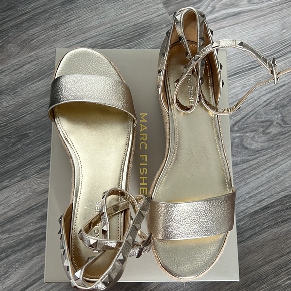 Marc Fisher | Shoes | New Marc Fisher Gold Leather Sandals Size 95 ...